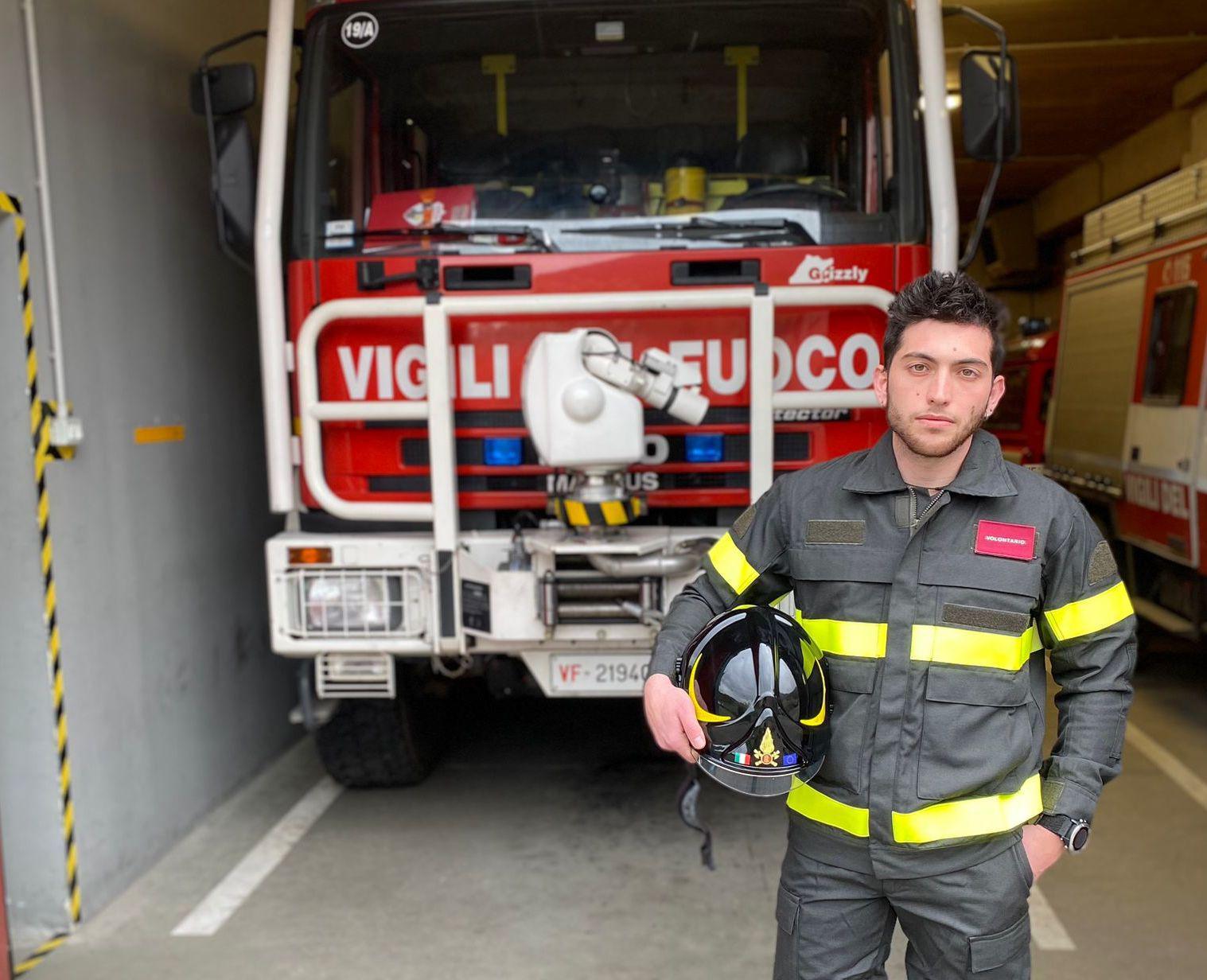 Ragazza tenta il suicidio in stazione a Faenza, salvata da un vigile ... Ragazza tenta il suicidio in stazione a Faenza, salvata da un vigile ...
