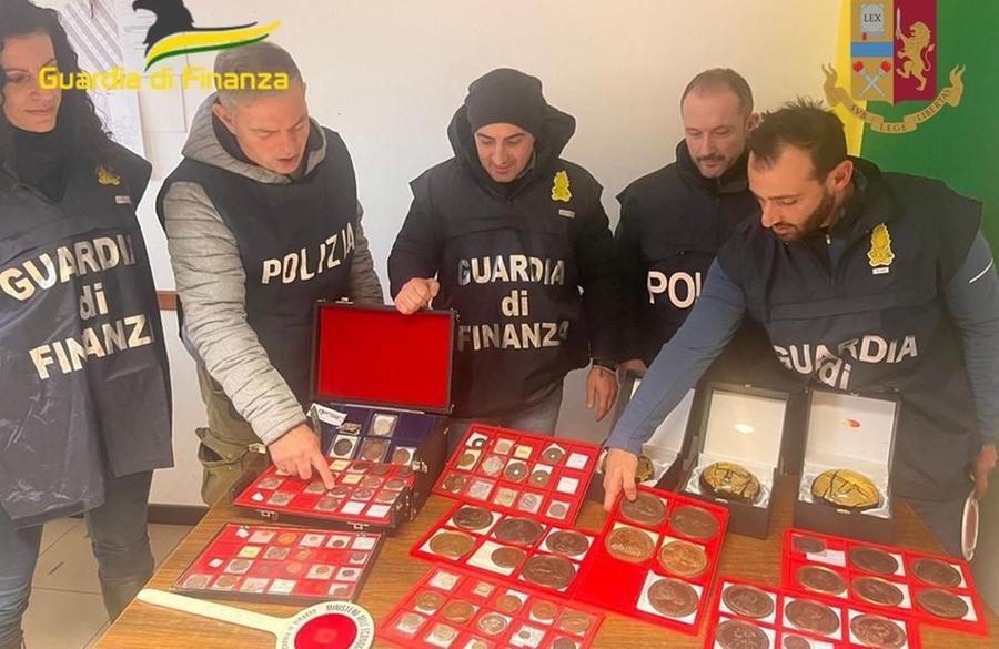 Furto di monete al convegno di numismatica Il tesoretto ritrovato per ... Furto di monete al convegno di numismatica Il tesoretto ritrovato per ...