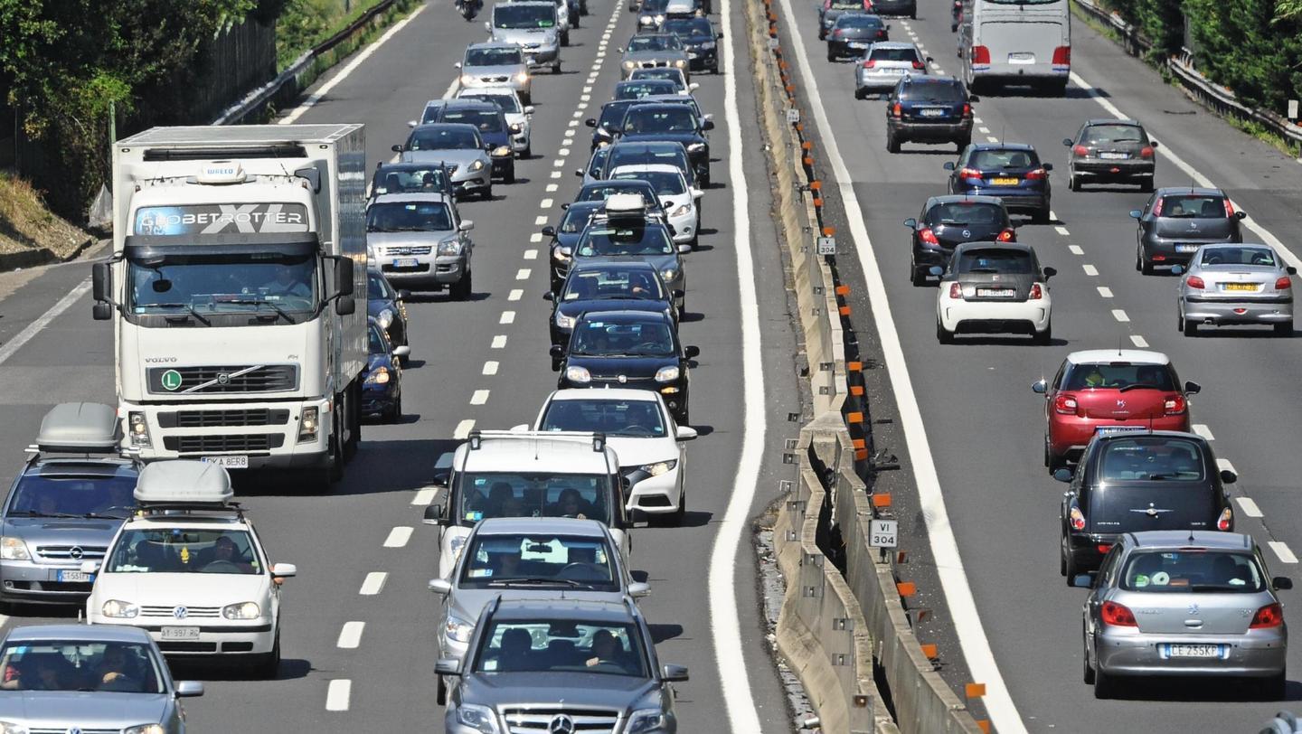 Esodo per Ferragosto, traffico e code in autostrada Esodo per Ferragosto, traffico e code in autostrada