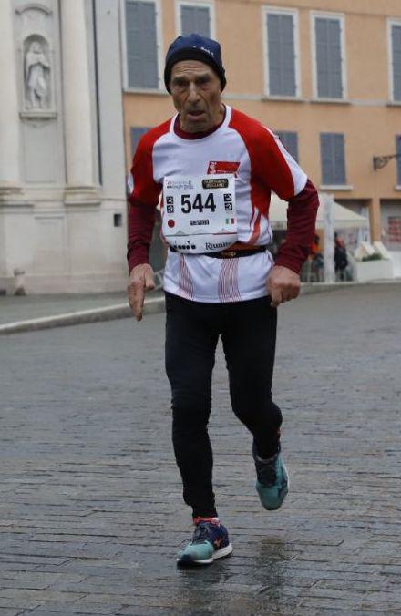 Reggio Emilia, a 85 anni ha corso una maratona da record Reggio Emilia, a 85 anni ha corso una maratona da record