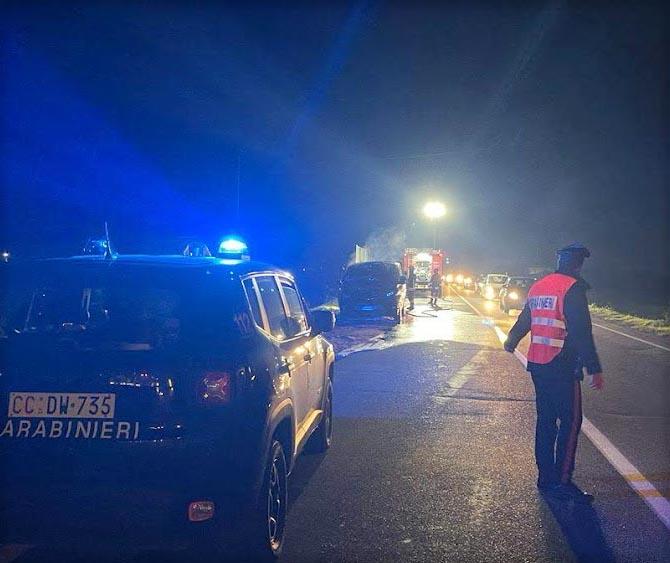 Furgone in fiamme sulla Cispadana a Luzzara Furgone in fiamme sulla Cispadana a Luzzara