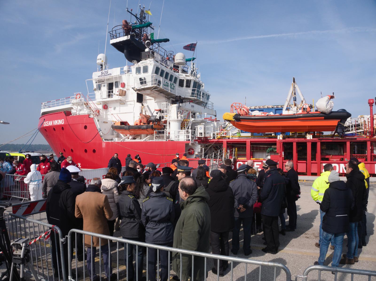 Nuovo sbarco a Roccella Ionica arrivati 88 migranti Nuovo sbarco a Roccella Ionica arrivati 88 migranti